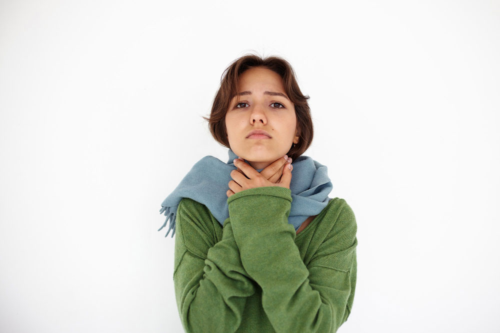 Impression de glaire coincée dans la gorge Covid